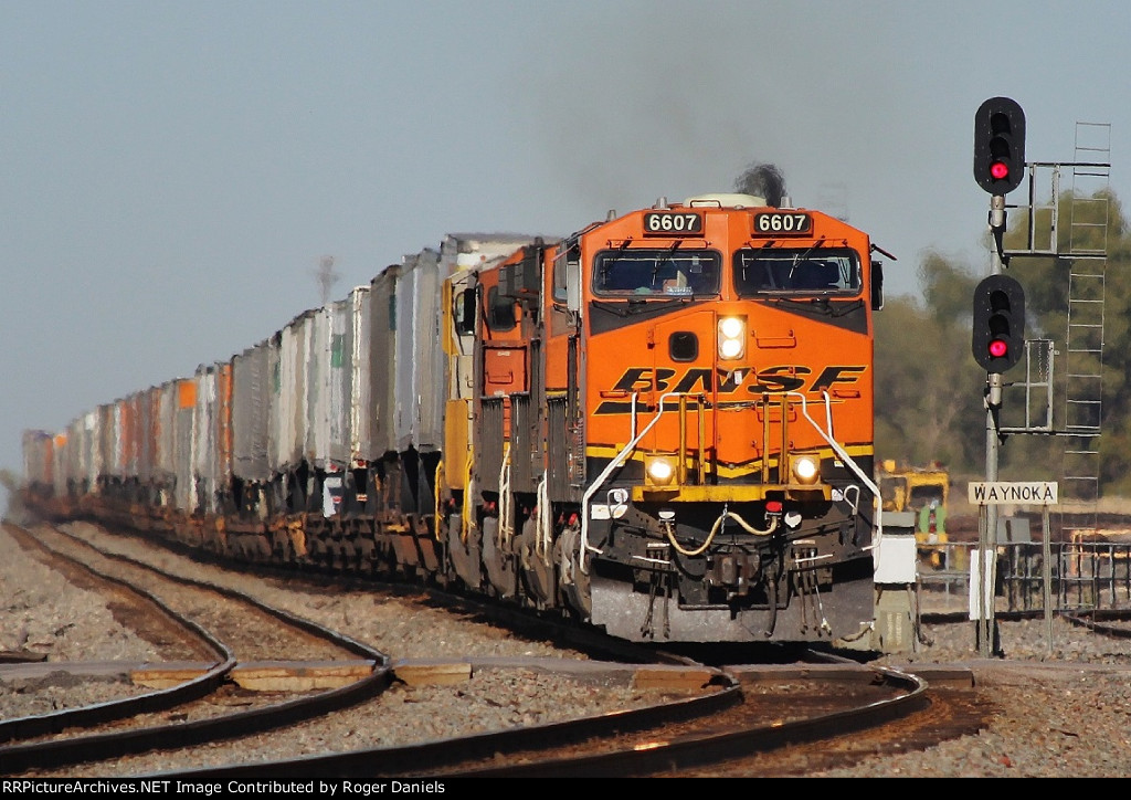 BNSF 6607